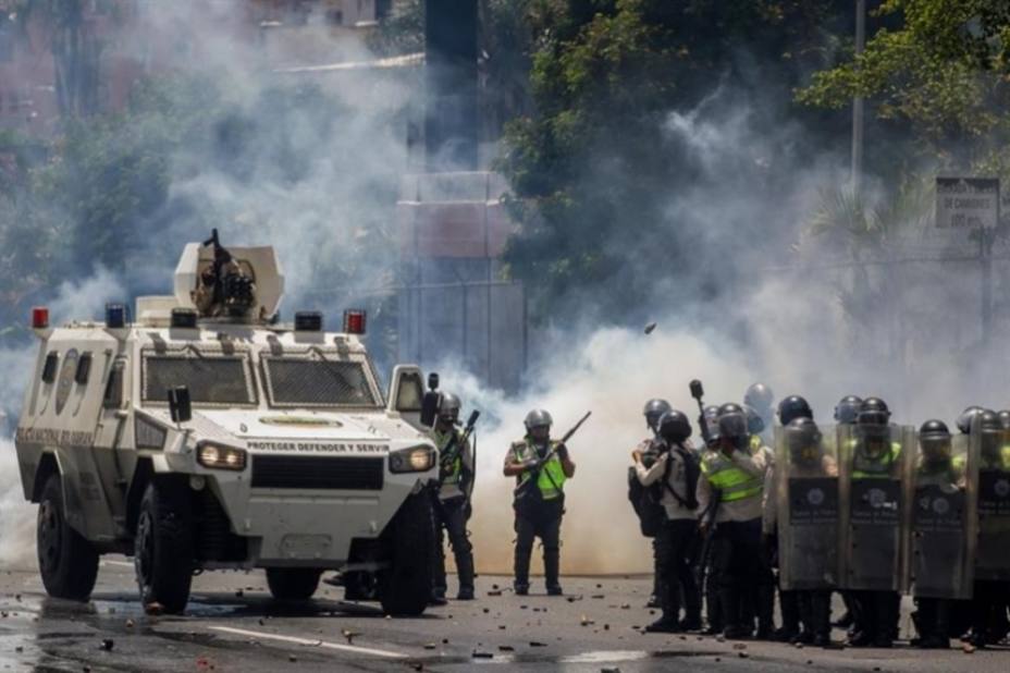 Las atrocidades de la GNB y PNB contra los manifestantes opositores ...
