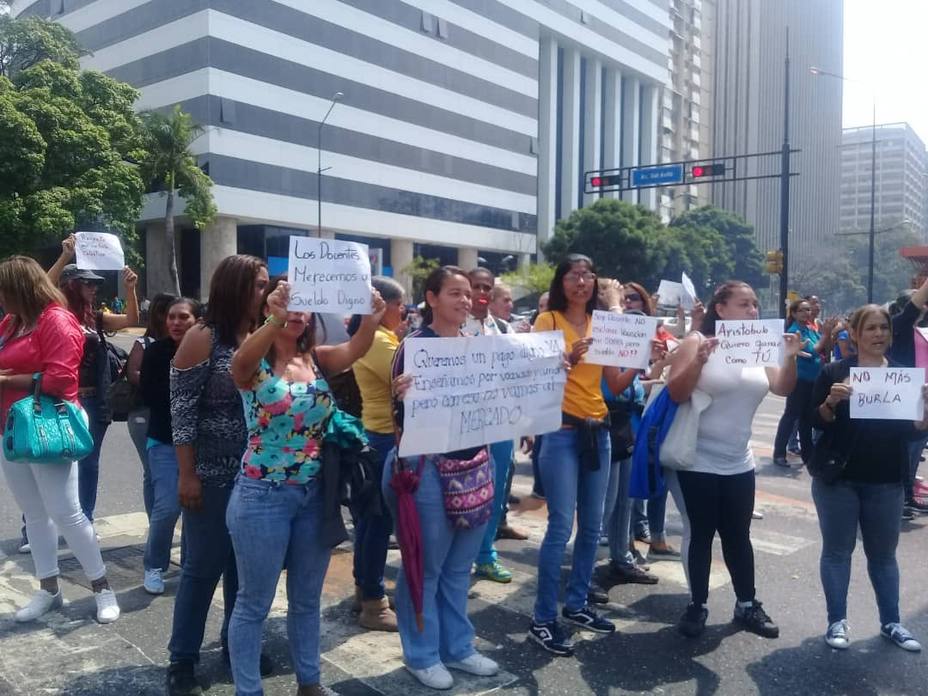 Docentes protestaron en Altamira por aumento salarial - EL NACIONAL