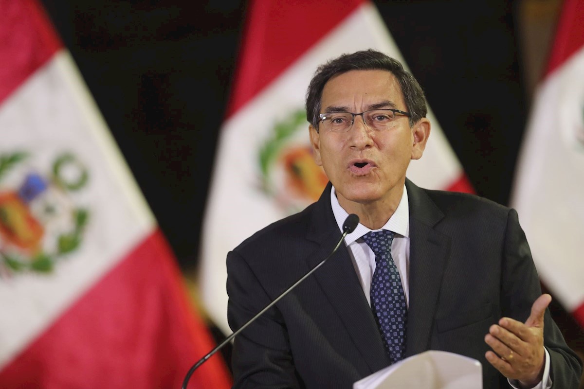 Envían a prisión preventiva al expresidente de Perú Martín Vizcarra