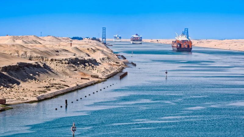 El bloqueo del Canal de Suez afecta al comercio mundial