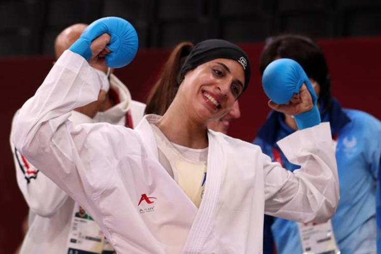 Feryal Ashraf se convierte en la primera mujer en ganar un oro para ...