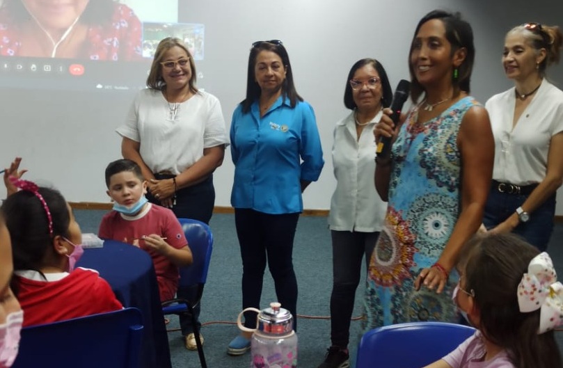 Silvia Parra inauguró su proyecto Arte por La Paz en la isla de ...