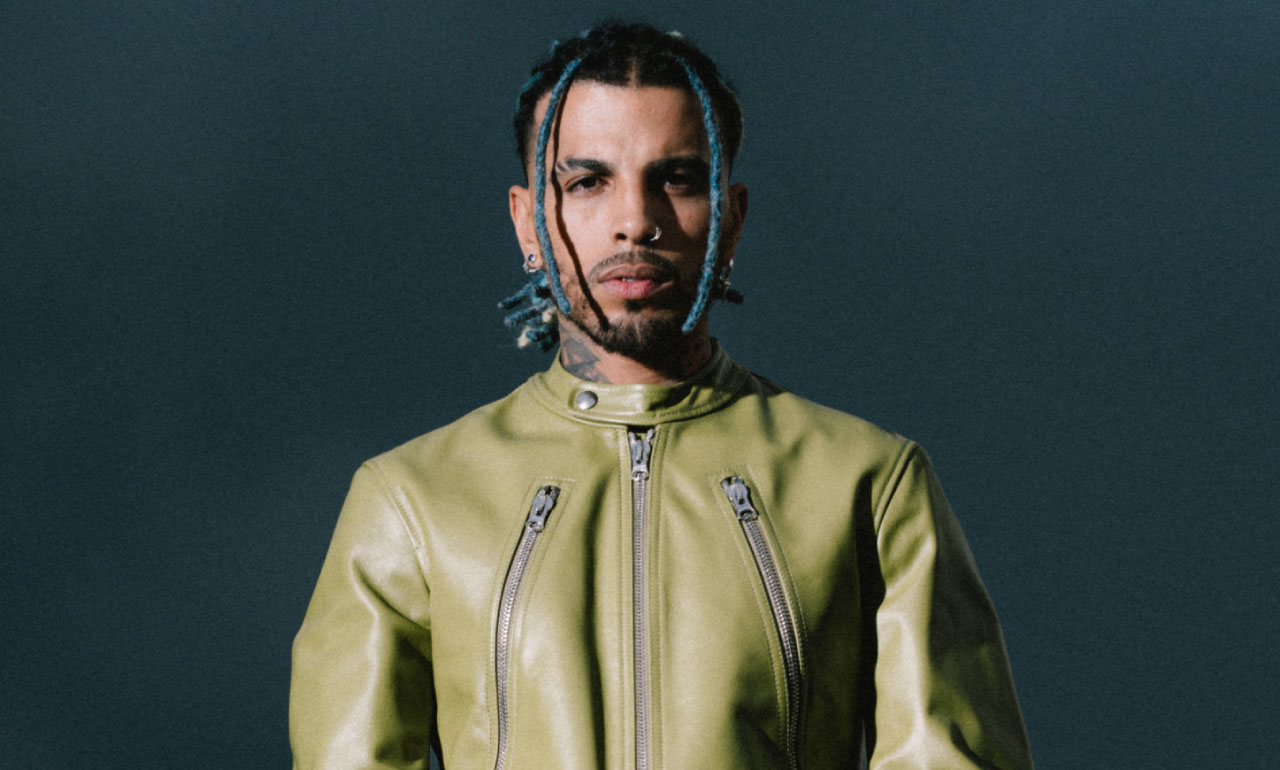 Rauw Alejandro rinde homenaje al reggaetón clásico en Playa Saturno