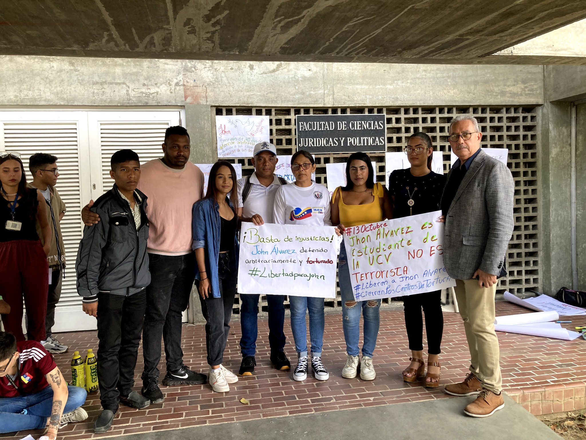 Familiares del estudiante John Álvarez piden su libertad