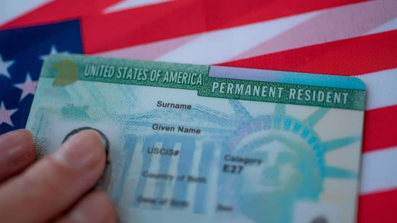 Al cuánto tiempo se puede tramitar la green card por matrimonio en EEUU