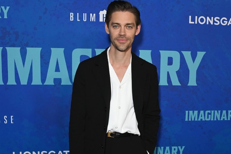 Tom Payne, actor de The Walking Dead, se convirtió en padre de gemelos