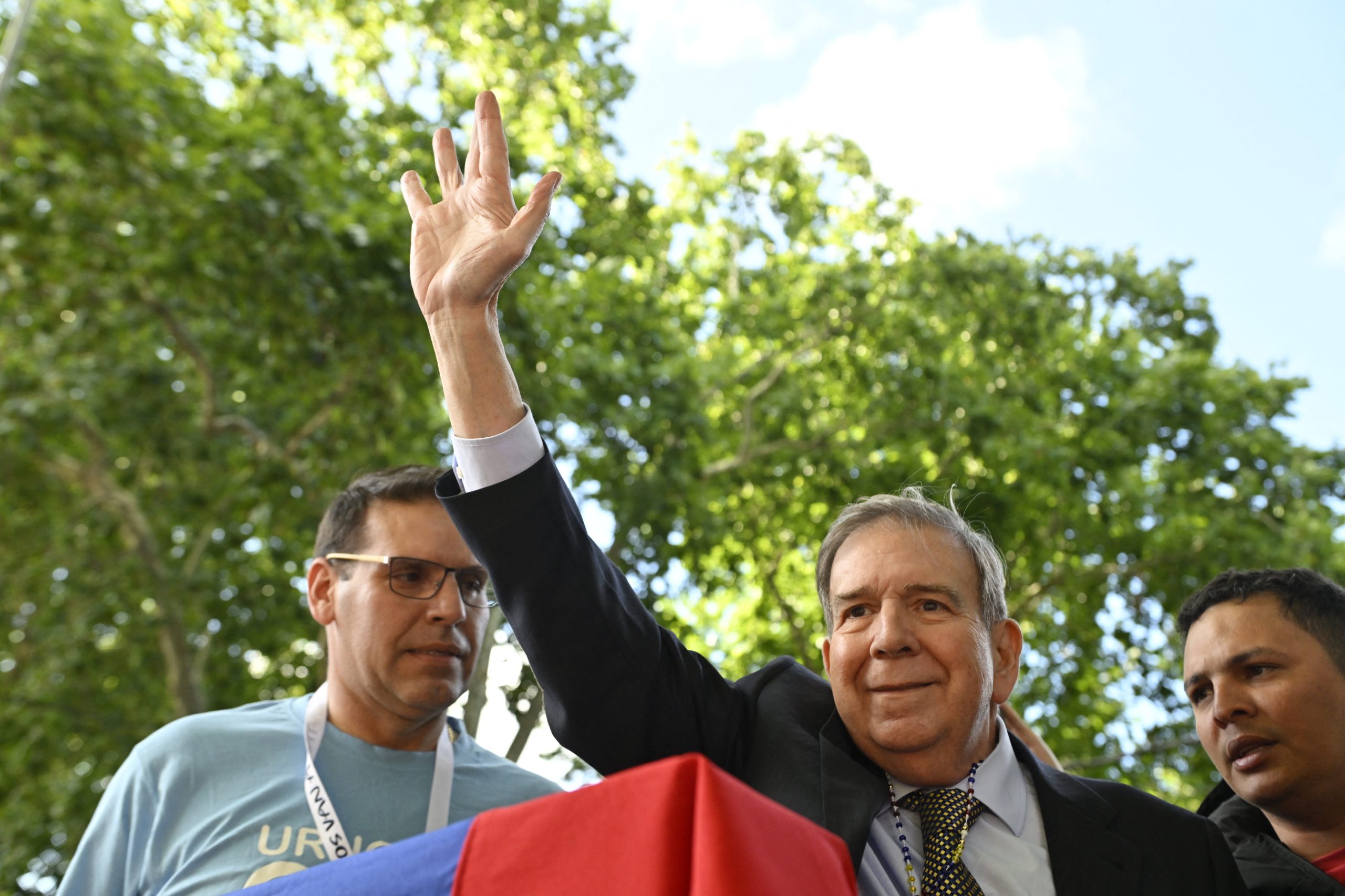 González Urrutia llama a la FANB a defender la soberanía popular