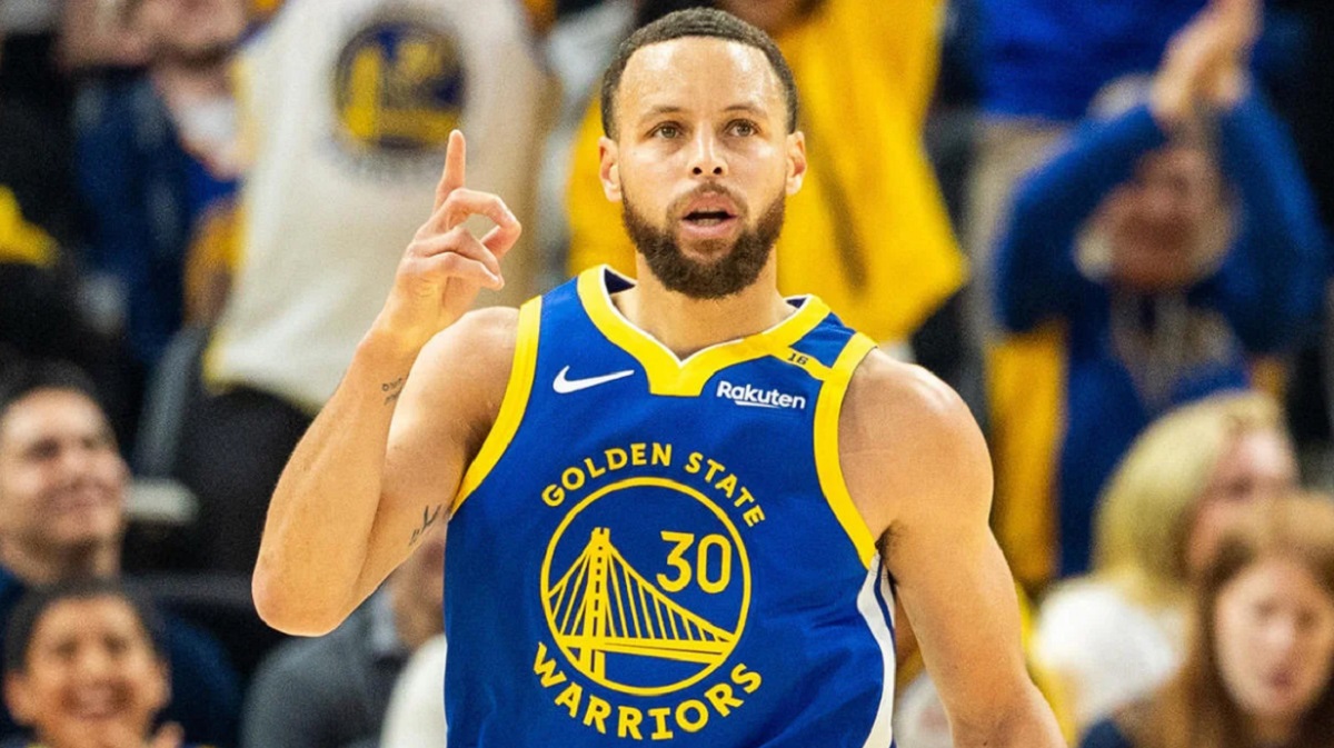 Curry es el primer jugador con 4.000 triples en la NBA