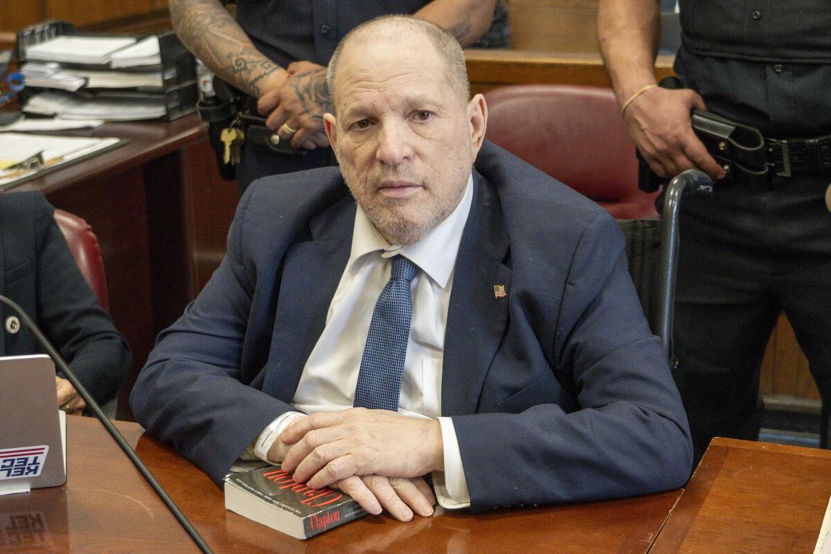 Fiscalía en juicio de Weinstein: Cuanto más se resistían, era más violento