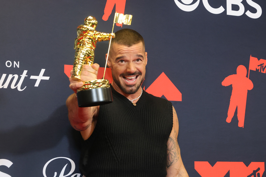 Ricky Martin celebró los 26 años de “Livin la vida loca” en los VMAs