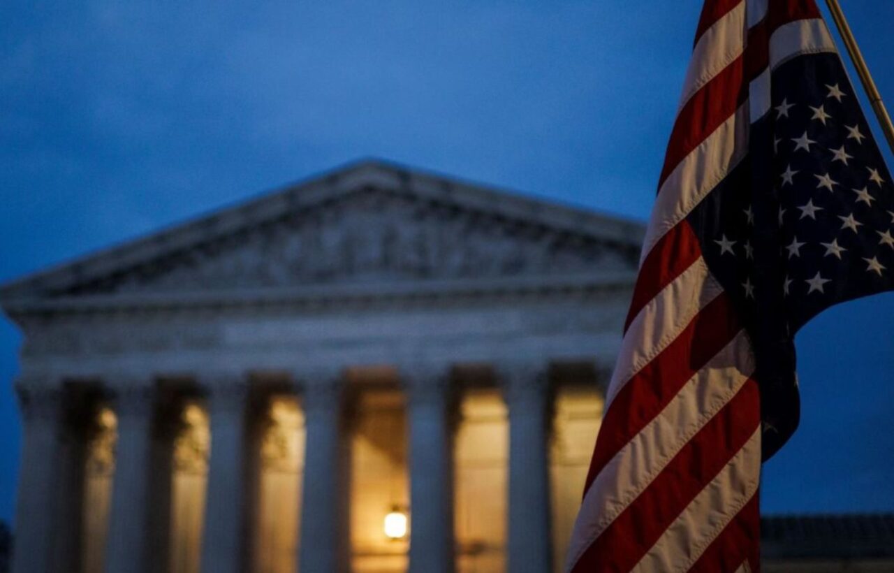 Corte Suprema de EE UU avala congelamiento de ayuda exterior