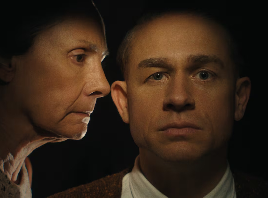 Perdió 14 kilos: la transformación extrema de Charlie Hunnam para interpretar al asesino serial ...