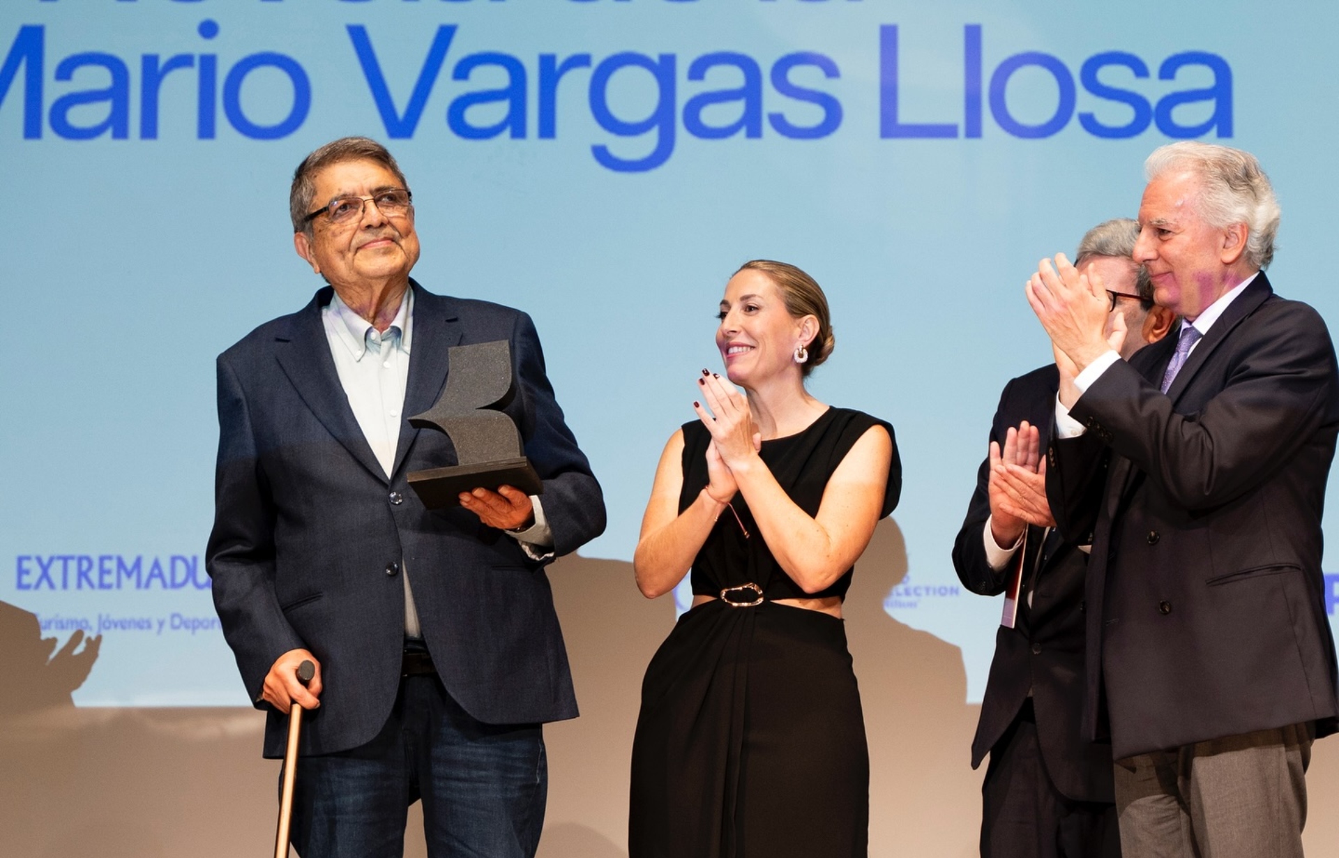Sergio Ramírez gana el Premio de la VI Bienal de Novela Mario Vargas ...