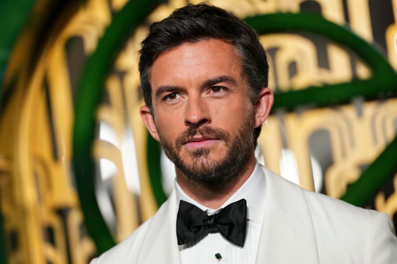 Jonathan Bailey es el hombre más sexy del mundo para la revista People